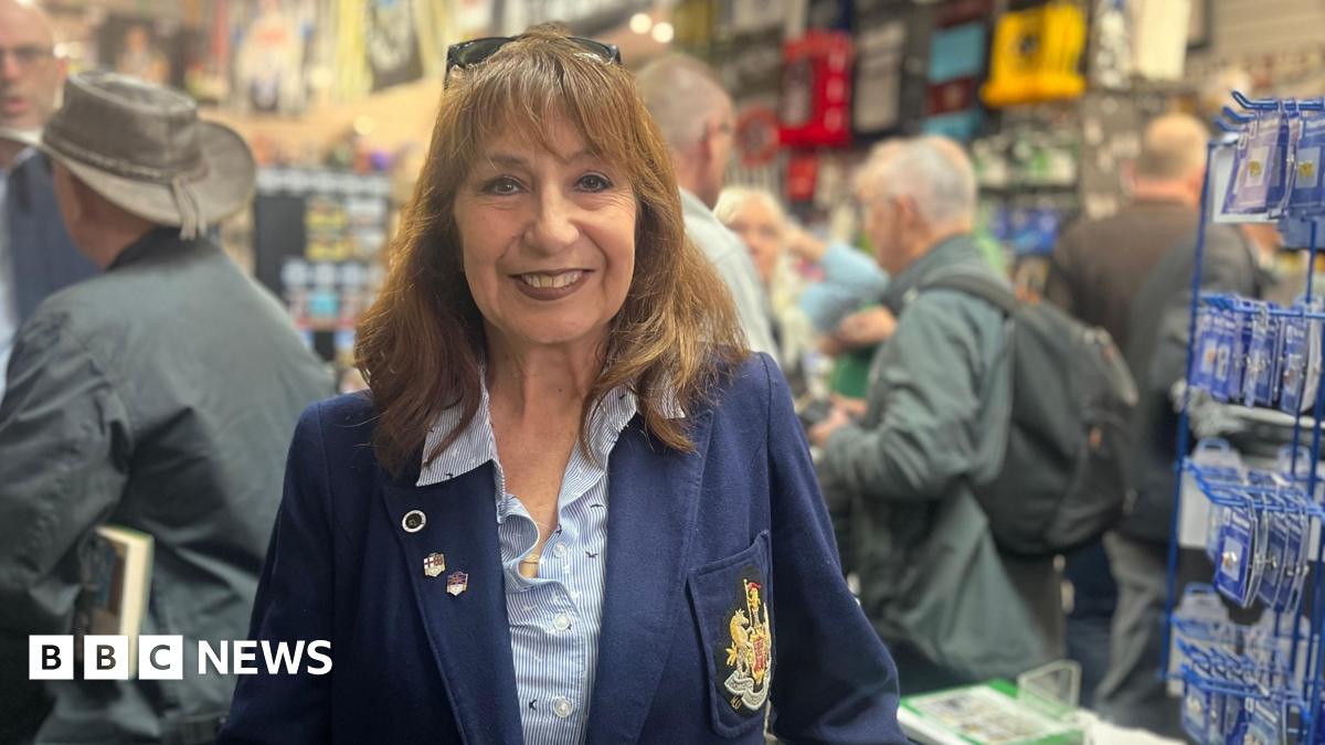 Newcastle United legend George Robledo immortalised in new book - BBC News