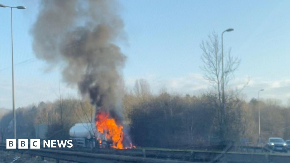 Long delays on M25 and M26 after lorry fire on A21 near Sevenoaks - BBC ...