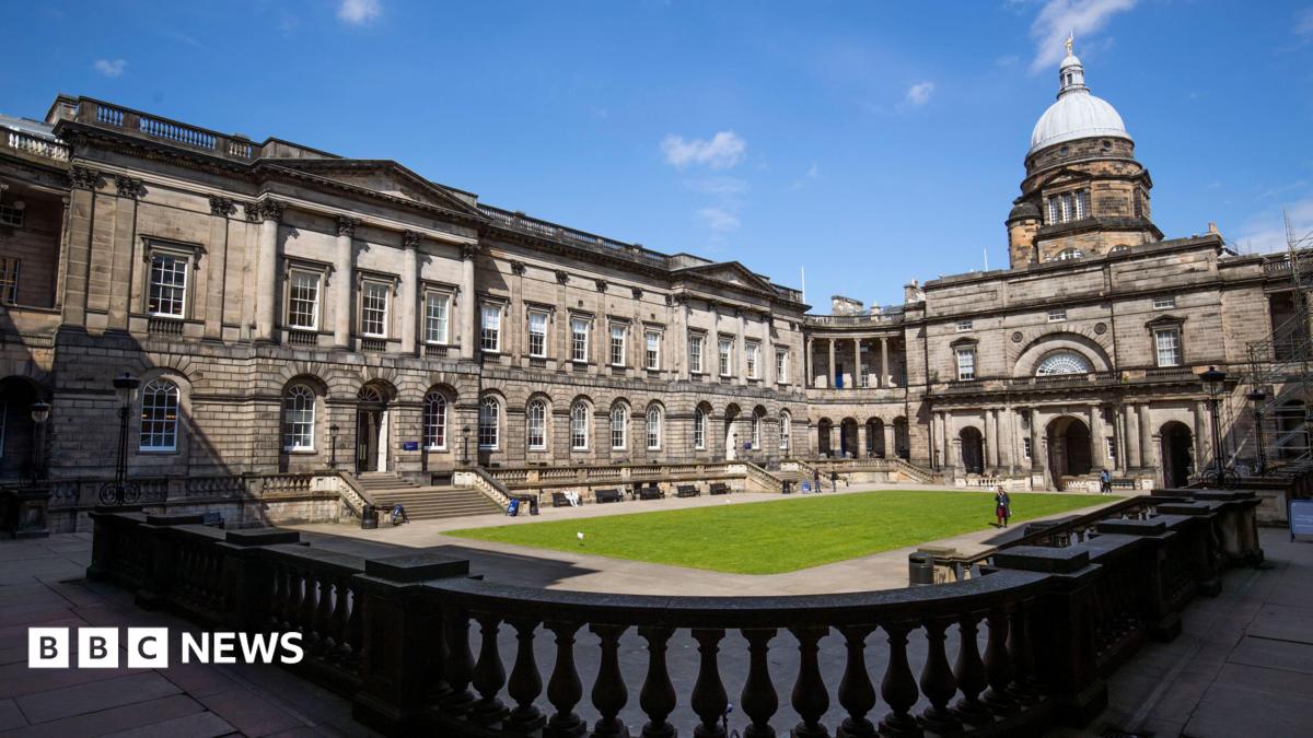 Edinburgh University warns staff to expect job cuts - BBC News