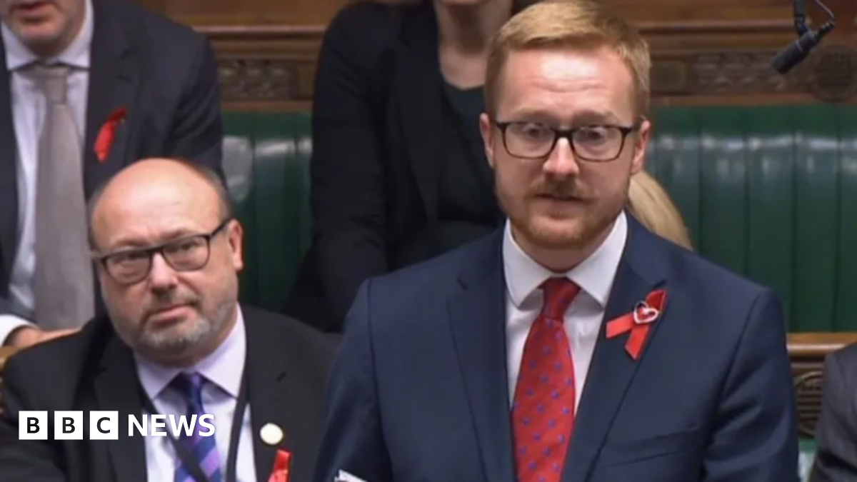 Labour suspends MP Lloyd Russell-Moyle over complaint - BBC News
