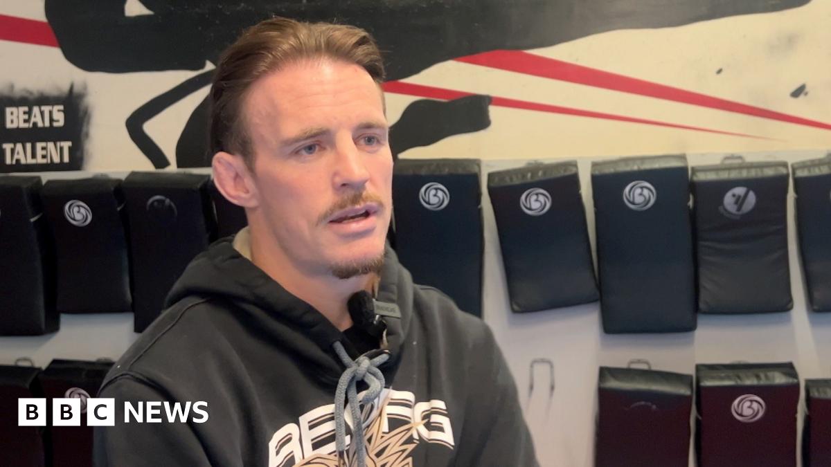UFC competitor aims to inspire next generation in Kent - BBC News