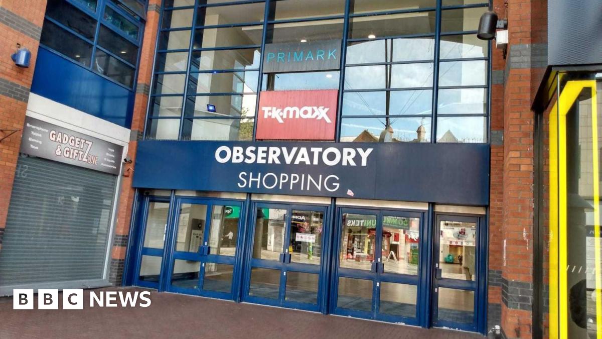 Slough Observatory shopping centre set to stay open despite sale - BBC News