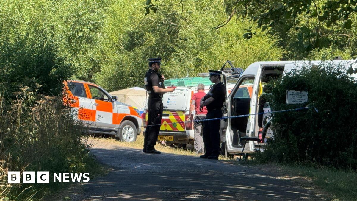 Body found in search for man missing in River Thames near Oxford - BBC News
