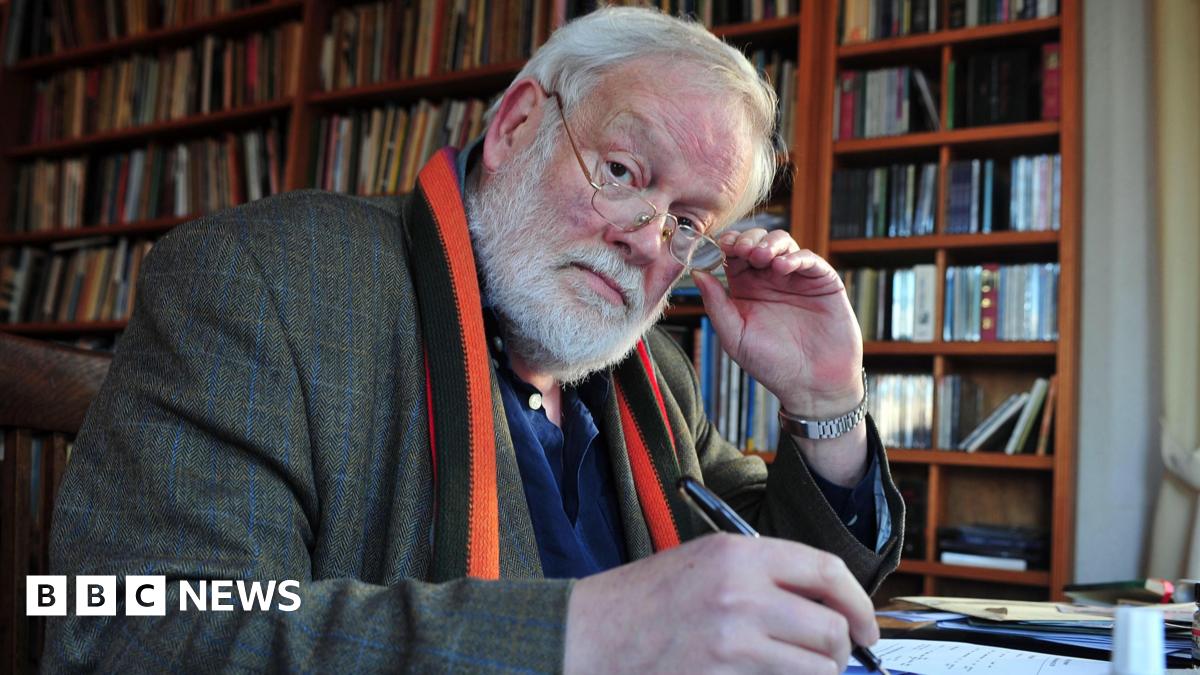 Michael Longley: Acclaimed NI poet dies at 85 - BBC News