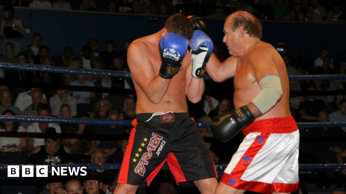 Surrey: Boxer, 85, trains for next fight as he refuses to retire - BBC News