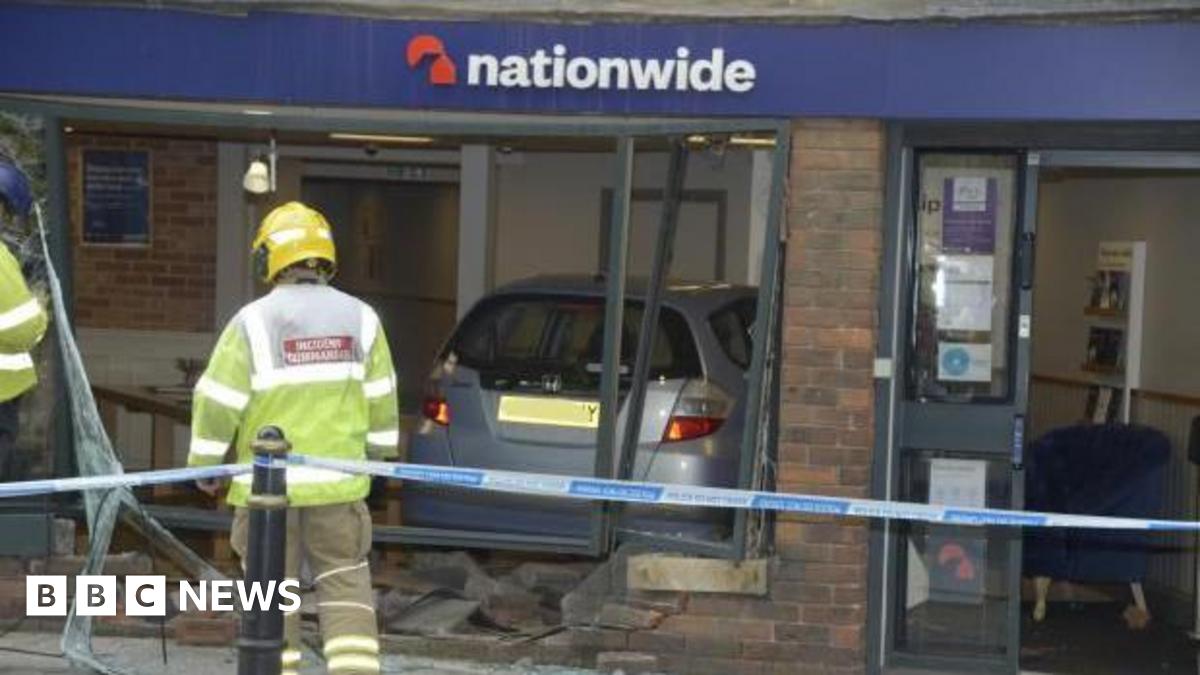 Trowbridge: Car crashes through wall into Nationwide bank branch - BBC News