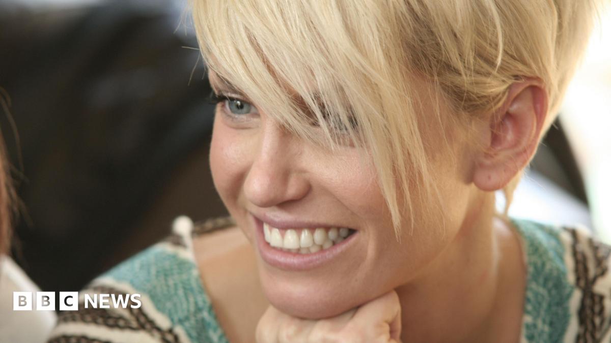 Sarah Harding: Stockport plaque honours 'truly inspiring' Girls Aloud ...