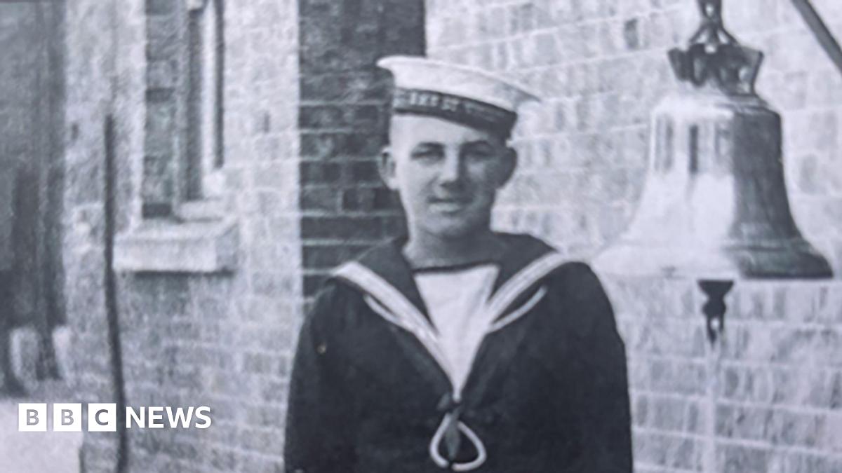 Seaman hero remembered at HMS Foylebank anniversary commemoration - BBC ...