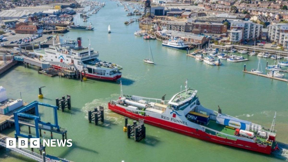 Red Funnel: Revised vehicle ferry timetable for festivalgoers - BBC News