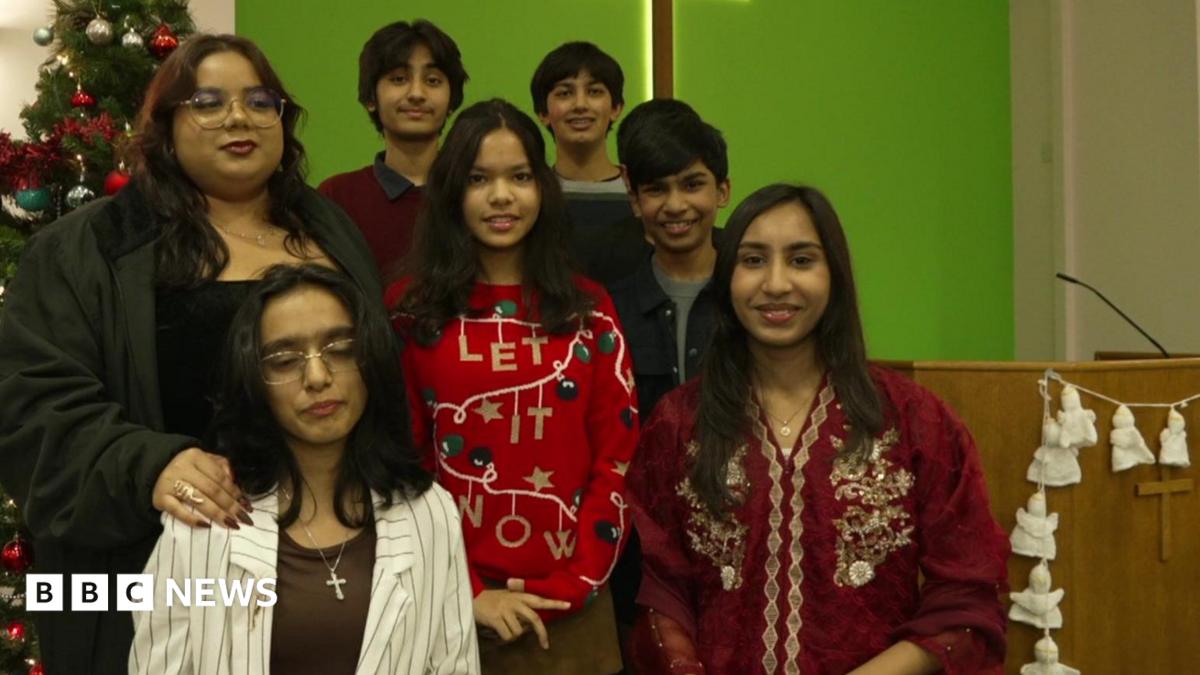 Bradford Urdu Hindi Church: 'We are united when Christmas comes' - BBC News