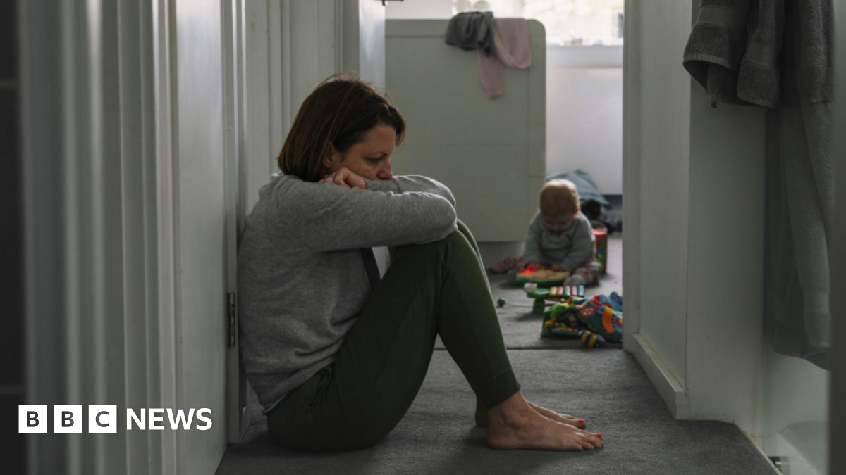 Domestic violence "driving factor" in homelessness in Norfolk - BBC News
