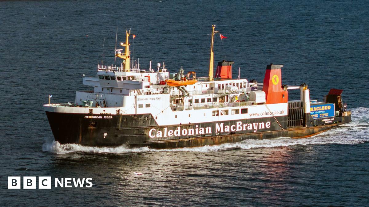 Islanders bid a fond farewell to MV Hebridean Isles - BBC News