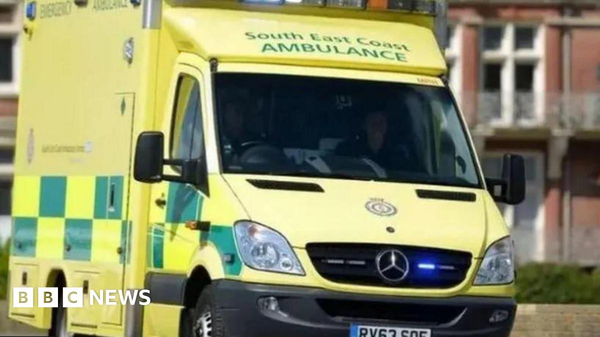 Secamb: Ambulance service wants volunteer first responders - BBC News