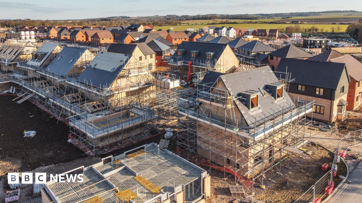 Lewes: Plans for 400 new homes to go before councillors - BBC News