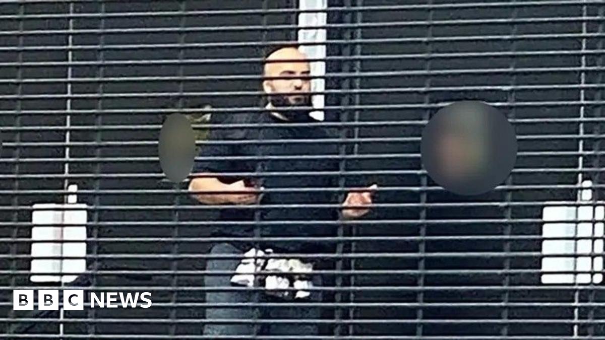 Manchester synagogue attacker named as Jihad Al-Shamie - BBC News