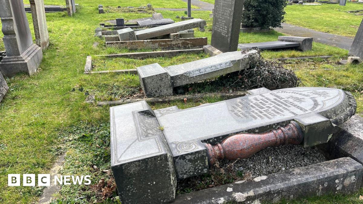 Connah's Quay: Families 'devastated' as gravestones vandalised - BBC News