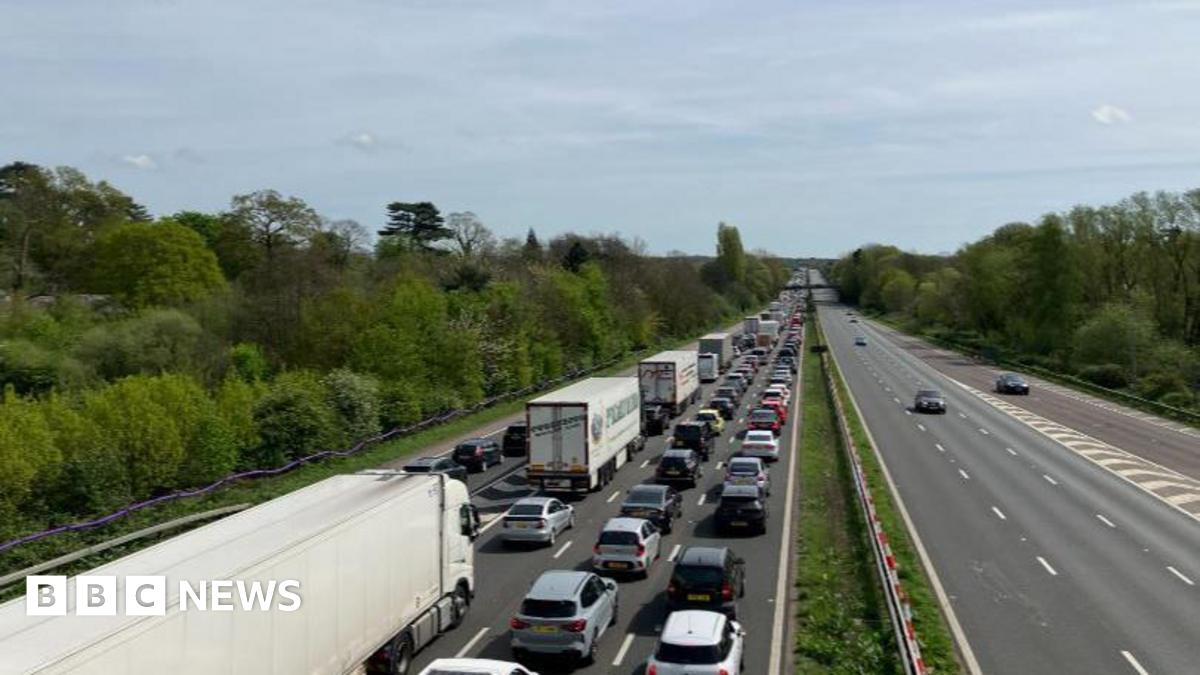 Ashford: Long queues on M20 after police incident - BBC News