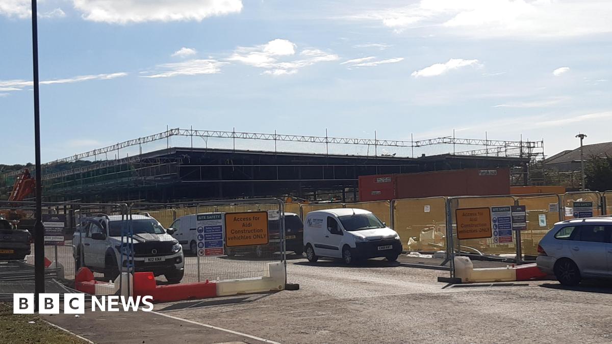 Houghton-le-Spring Aldi solar panel application submitted - BBC News