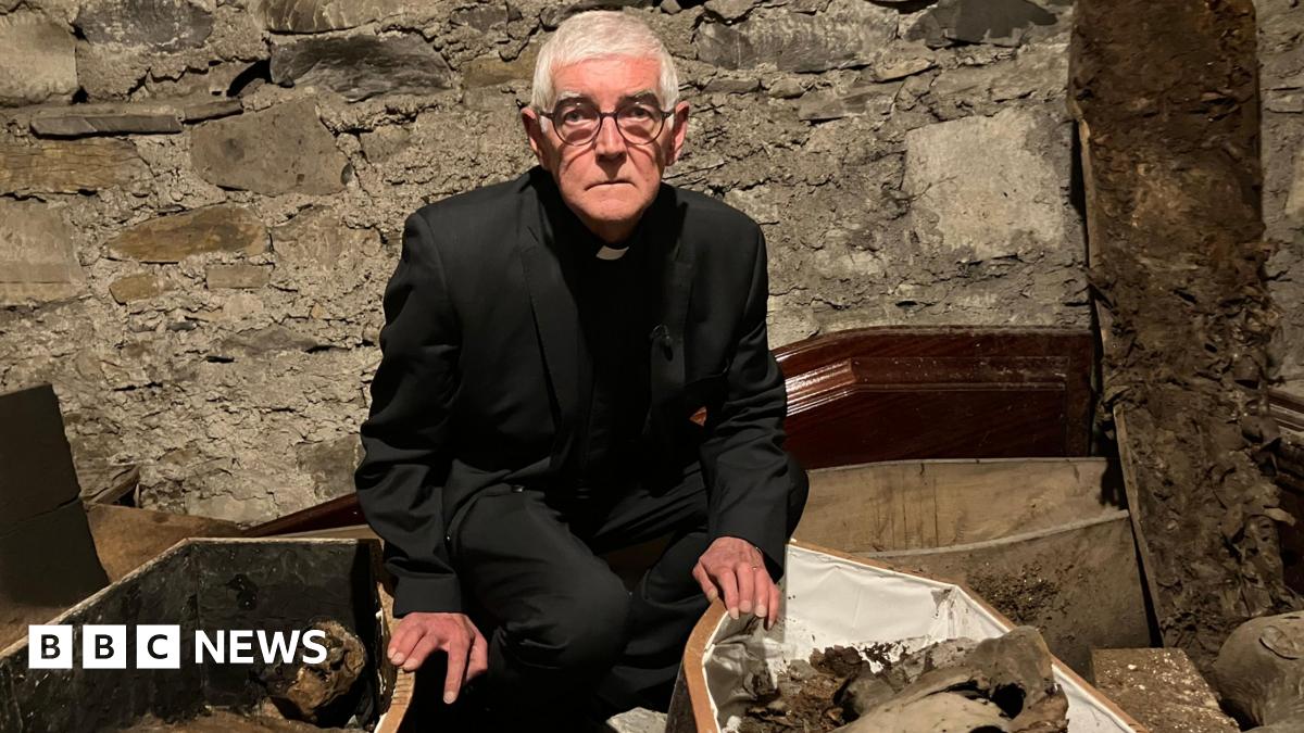 Dublin: Crypt unable to open due to damaged mummified bodies - BBC News