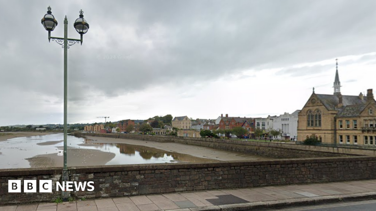 Personal memories gathered to map community trail in North Devon - BBC News
