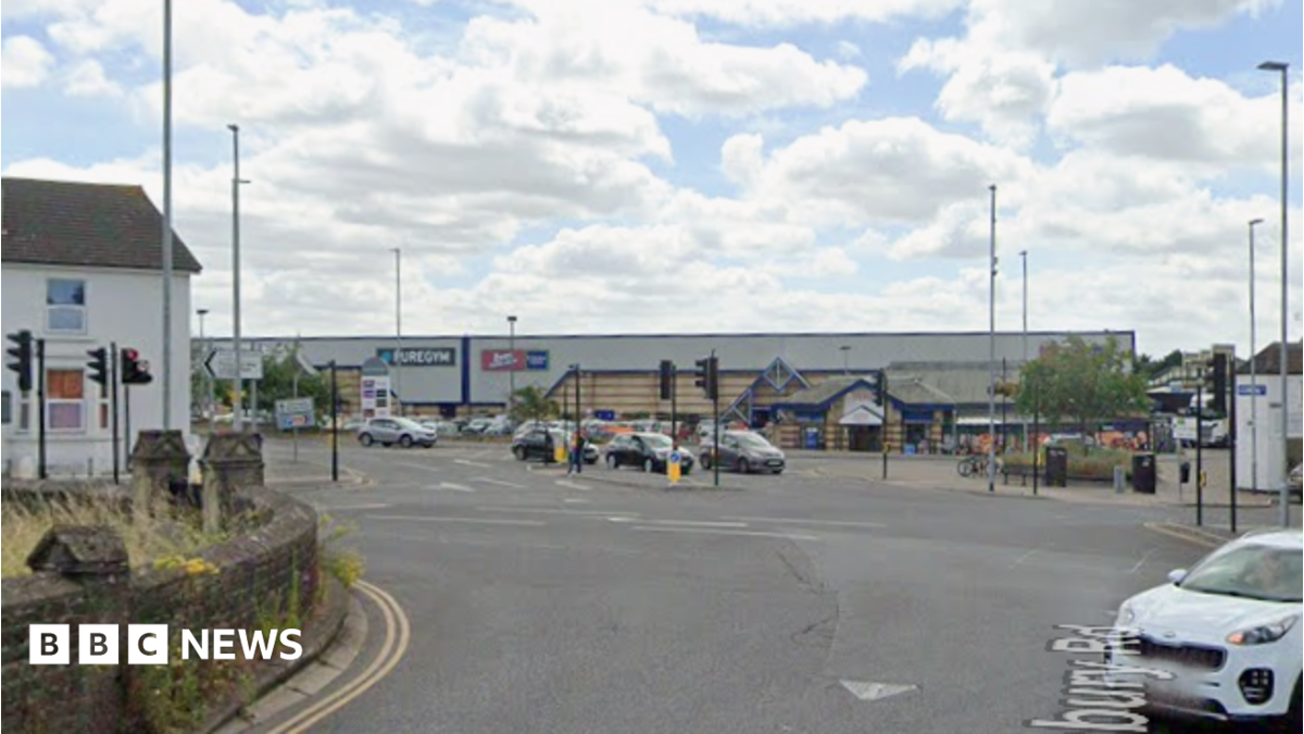 Traffic warning ahead of Chippenham junction closure - BBC News