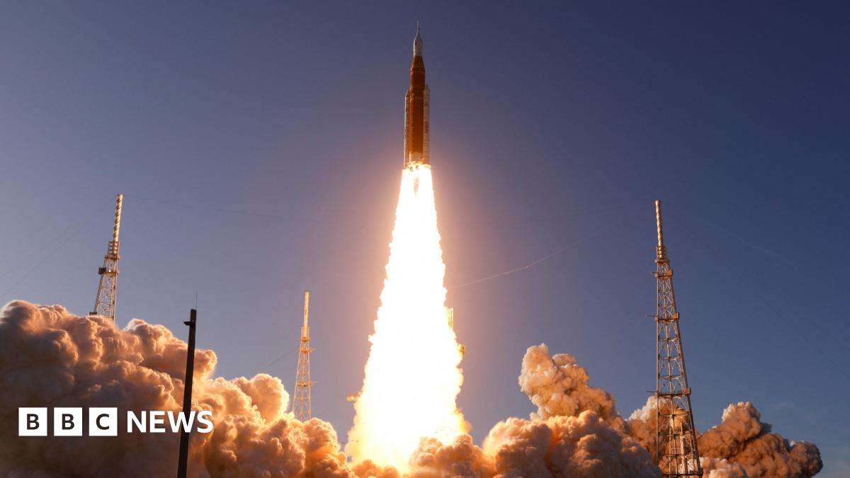 Goonhilly team excited to receive first Nasa Artemis II signal - BBC News