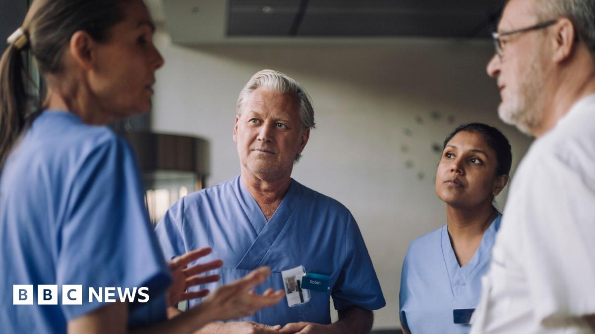 NI Health: Draft budget could mean cuts worth 10,000 staff - BBC News
