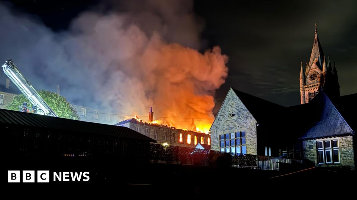 Fire crews tackle Pateley Bridge overnight blaze - BBC News