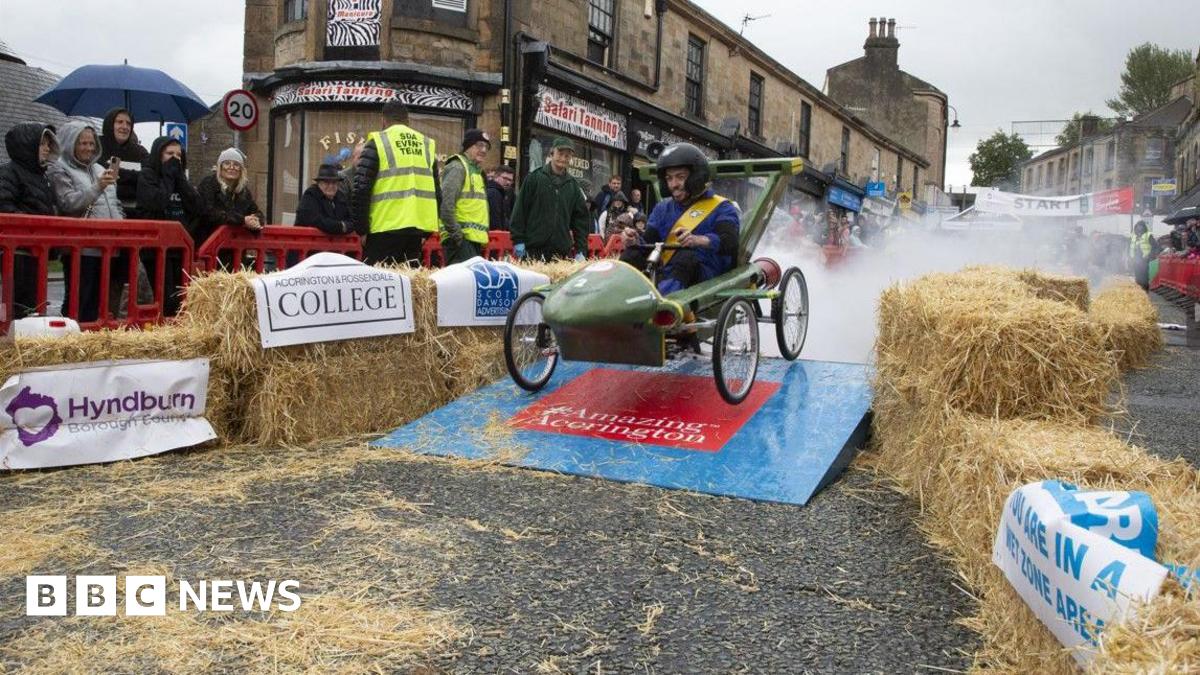 Accrington soapbox challenge sees thousands descend on town - BBC News