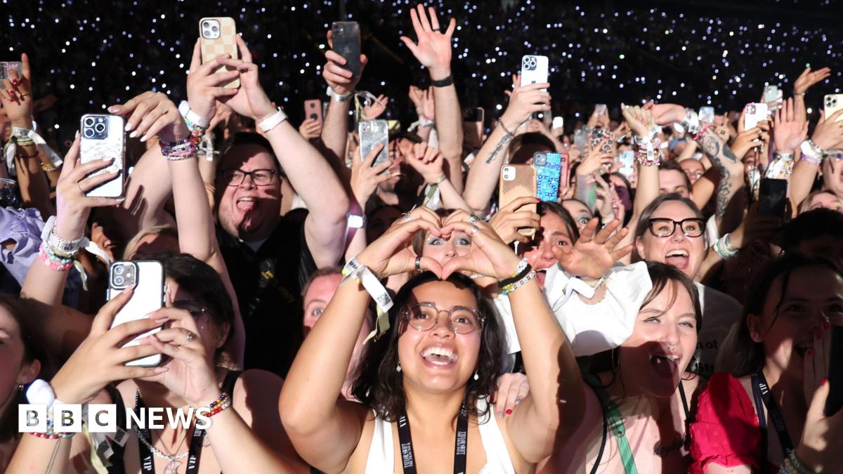 Live Nation: US sues in bid to break up Ticketmaster owner - BBC News