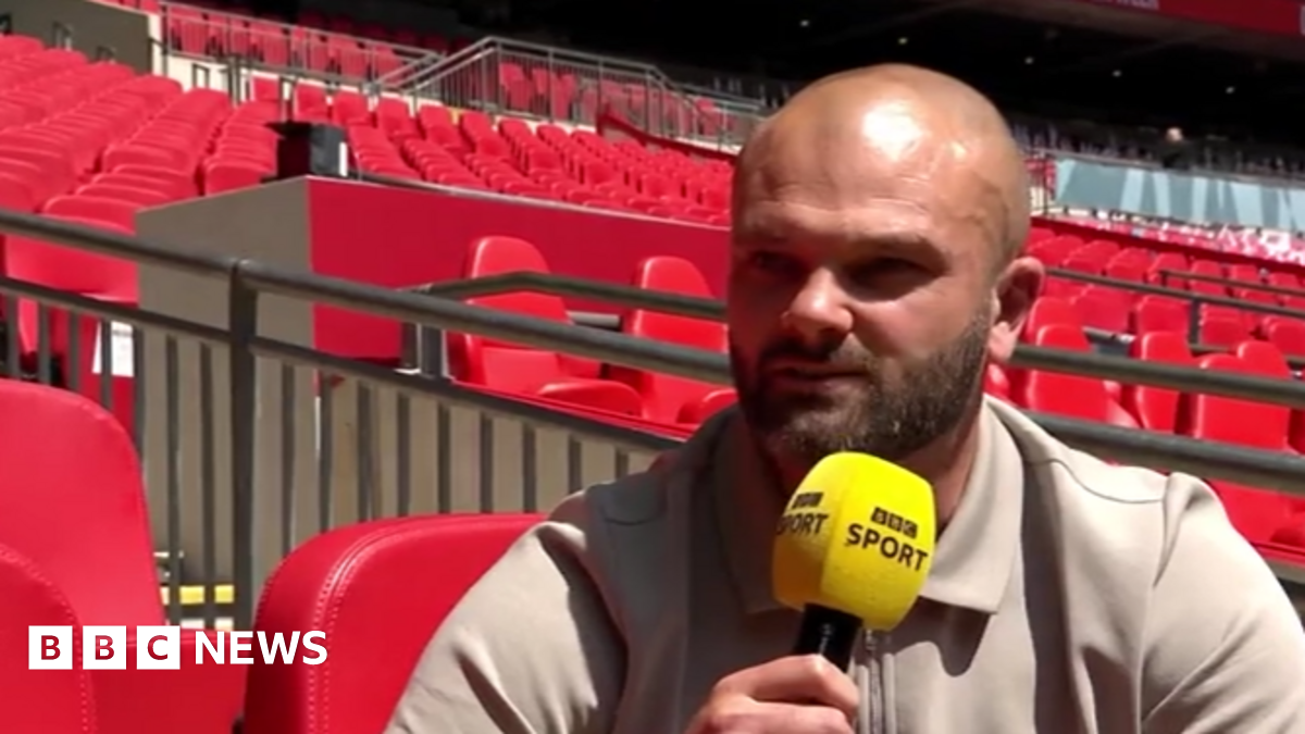 Ashford United's Gary Lockyer is top FA Cup top scorer - BBC News