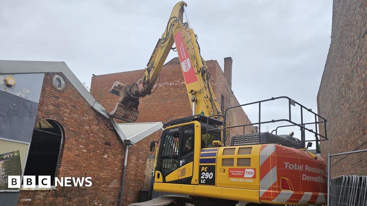 Demolition begins at town's historic cinema - BBC News