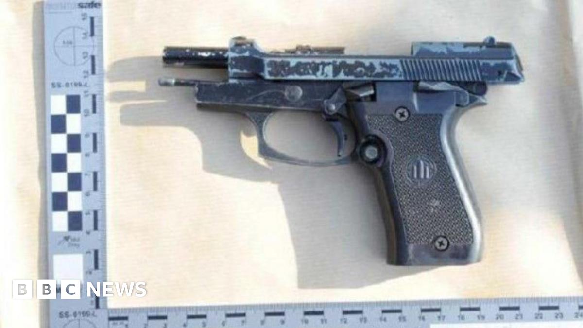 Boy, 17, from Cannock jailed after gun and bullets found in car - BBC News