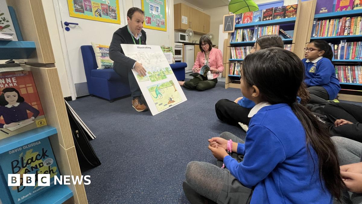 Swindon school library helping to 'unify' local community - BBC News