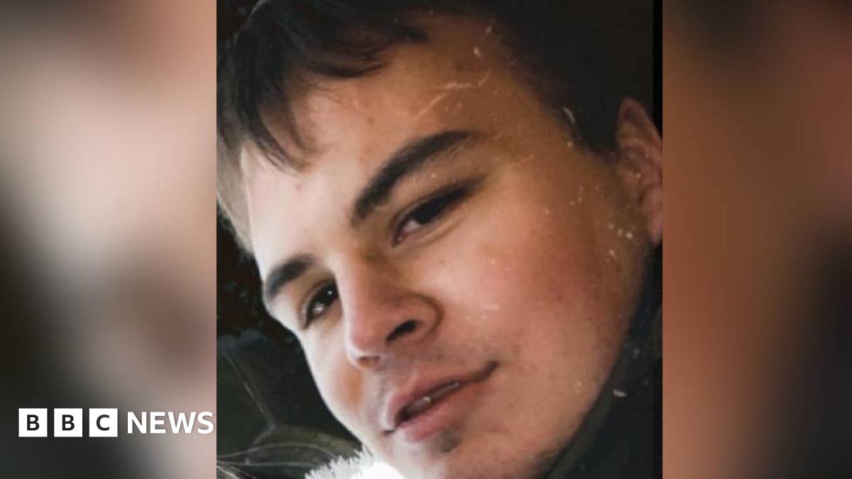 Newport: Tribute paid to motorcyclist who died in crash - BBC News