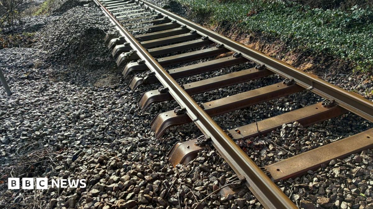 Devon and Cornwall rail lines to remain closed after storm damage - BBC ...