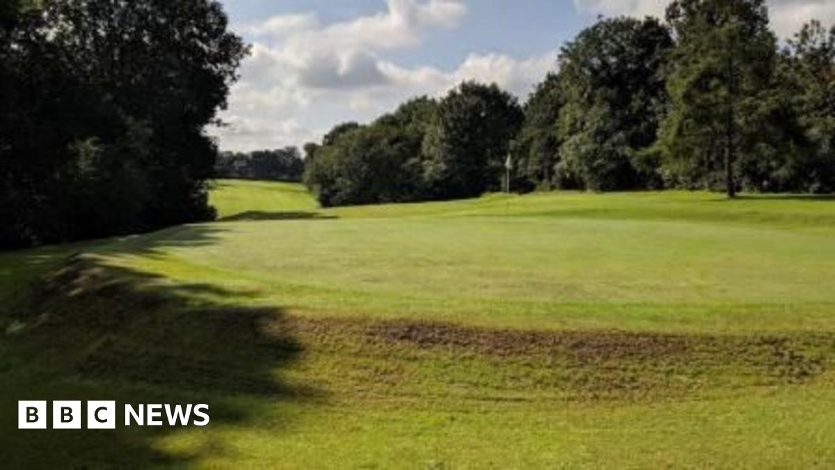 Stockport: Developers fight to build homes on Gatley Golf Club - BBC News