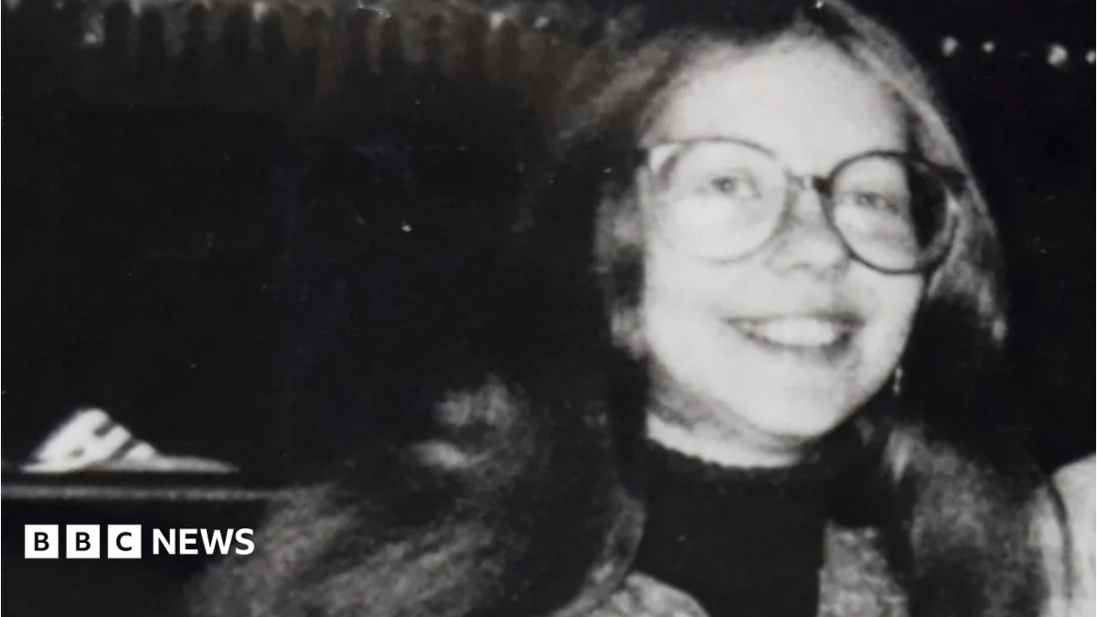 Fresh appeal to find Shelley Morgan's killer 40 years later - BBC News