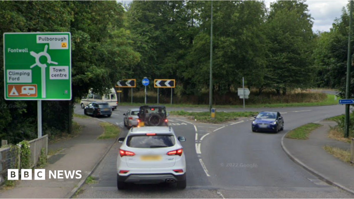Woman injured in crash on the A27 near Arundel - BBC News