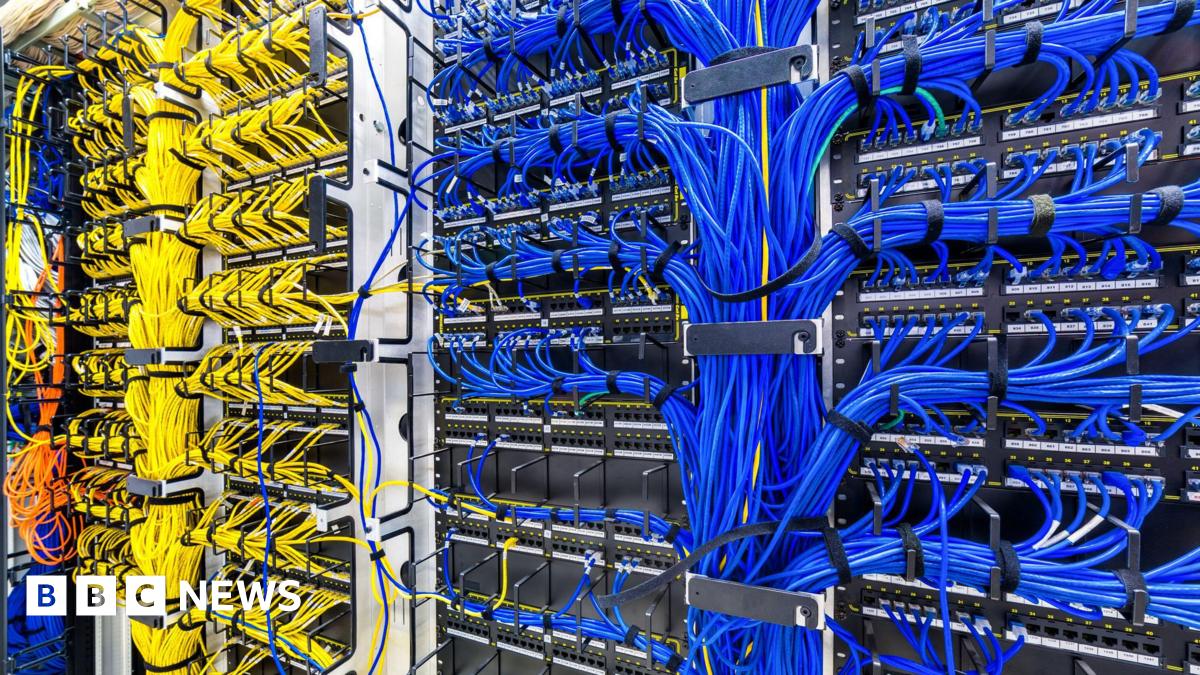 Didcot £1.9bn data centre campus confirmed - BBC News