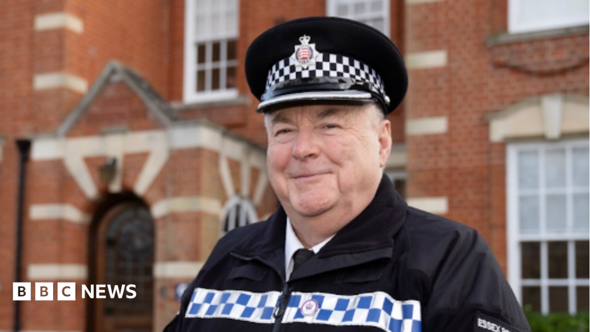 Special Supt retires after 41 years with Essex Police - BBC News