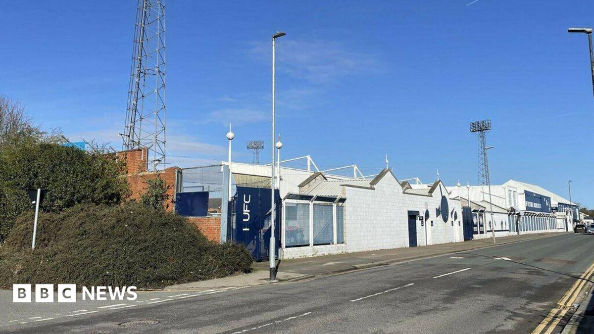 Nine football fans arrested at Hartlepool Utd v York City match - BBC News