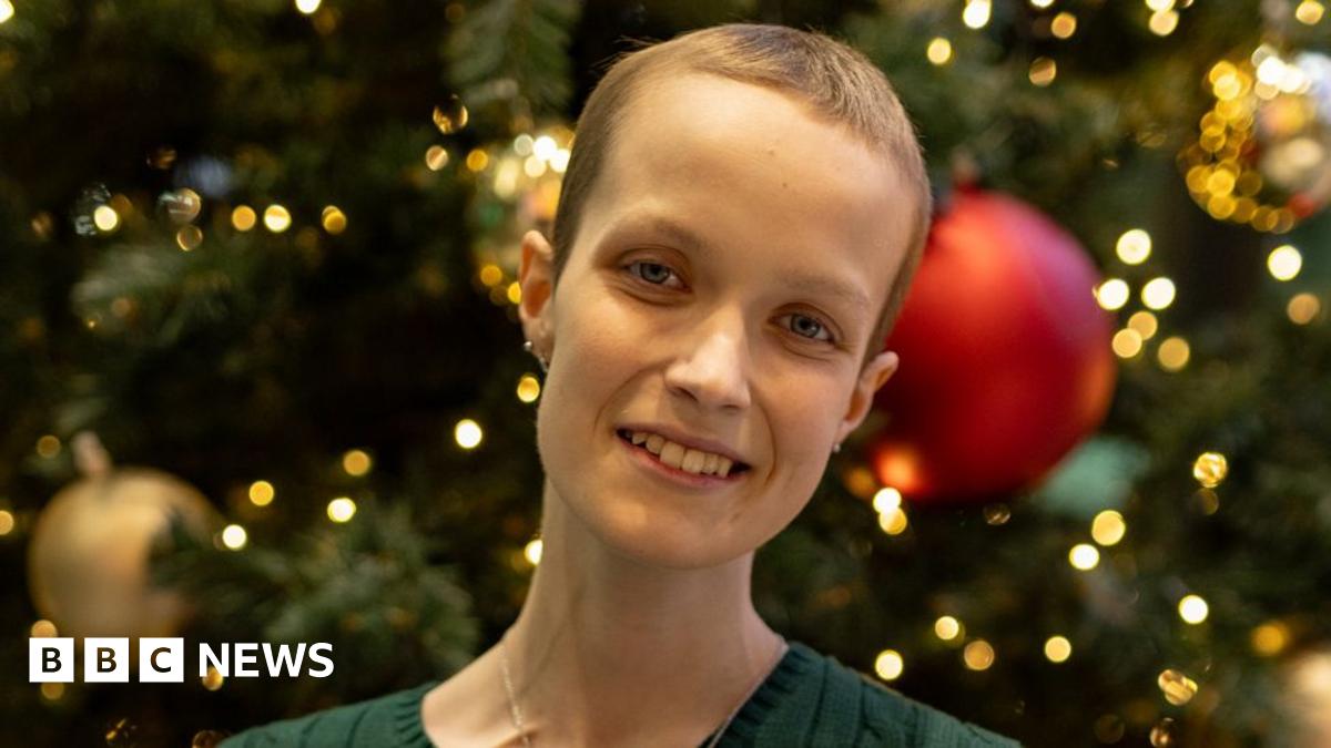 Liz Hatton, Harrogate teen with cancer who inspired Kate, dies - BBC News