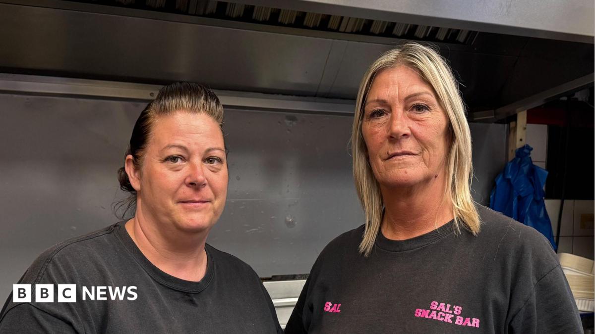 Sal's Snack Bar to leave Didcot after 35 years - BBC News
