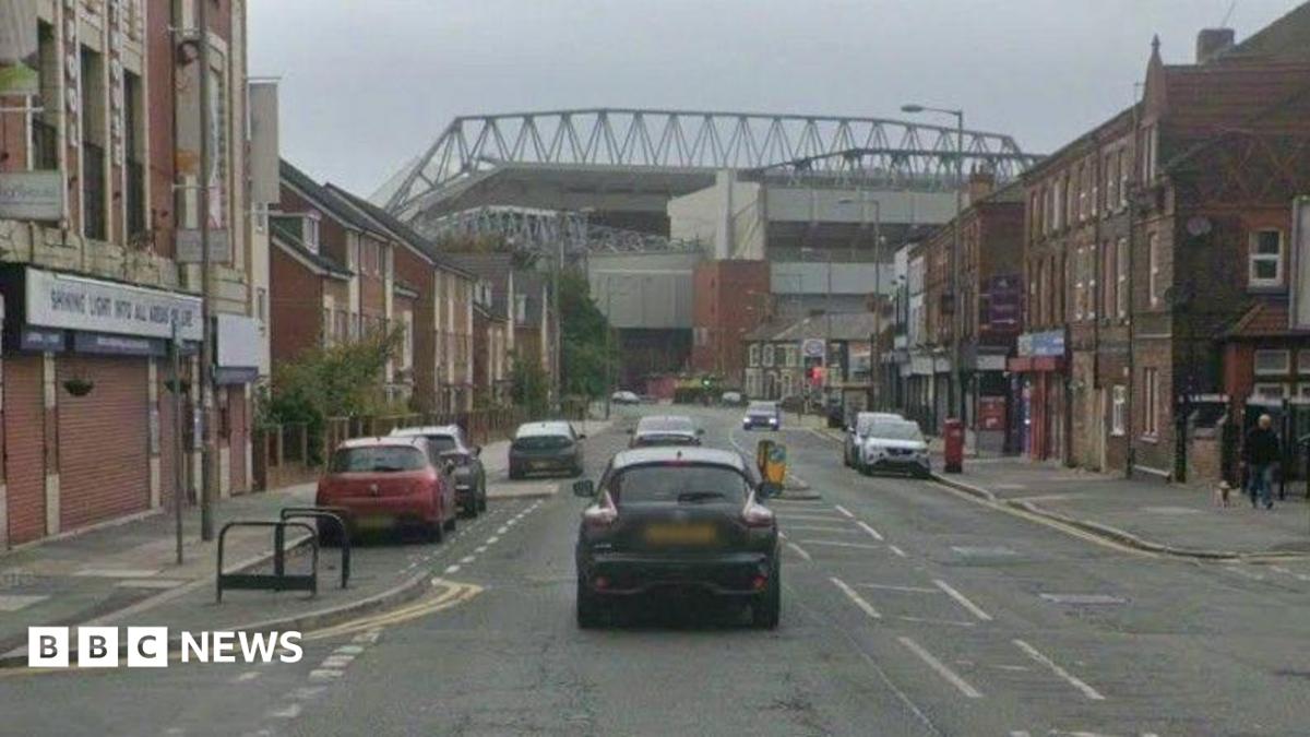 Man seriously hurt after being hit by Range Rover in Anfield - BBC News