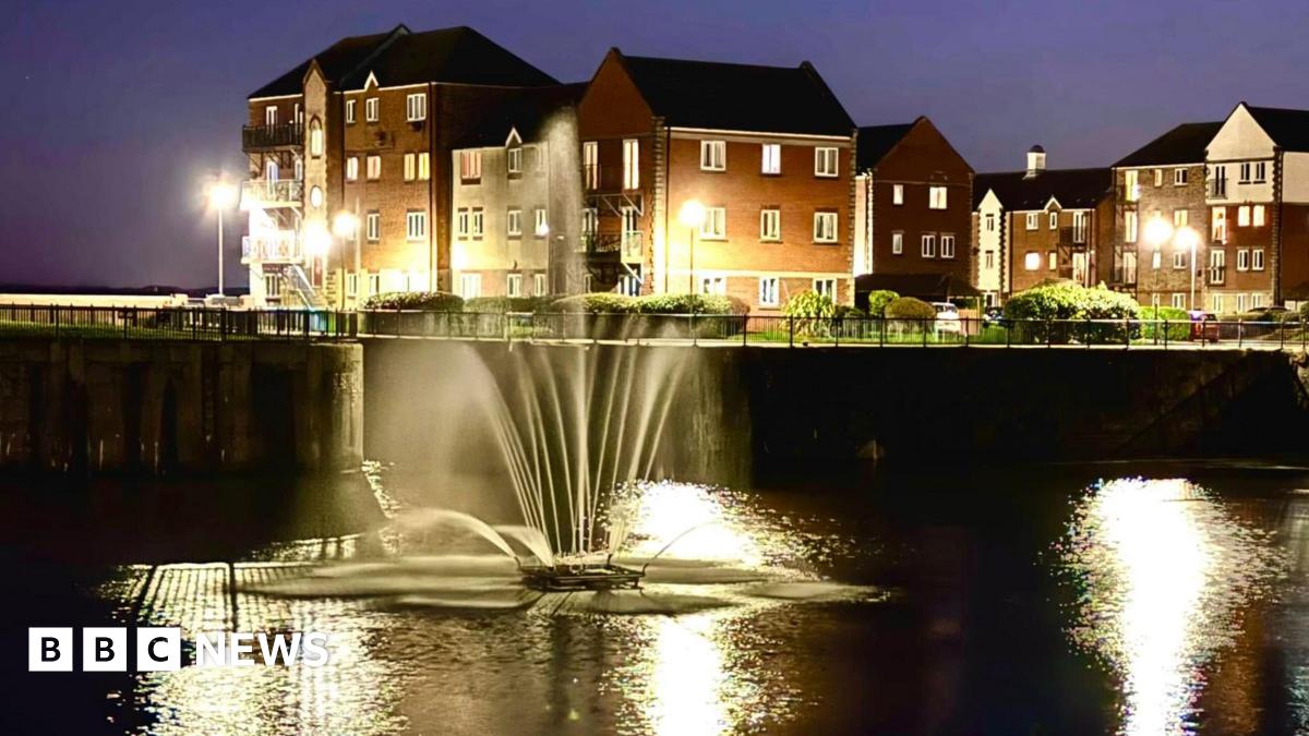 'Impressive' Hull water fountain will improve water quality - BBC News