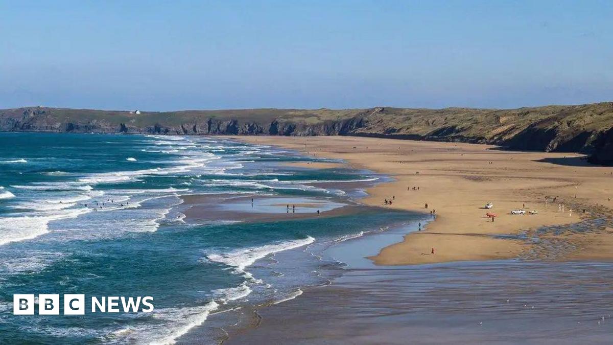 Swimmers warned about rip currents after rescues at Perranporth - BBC News