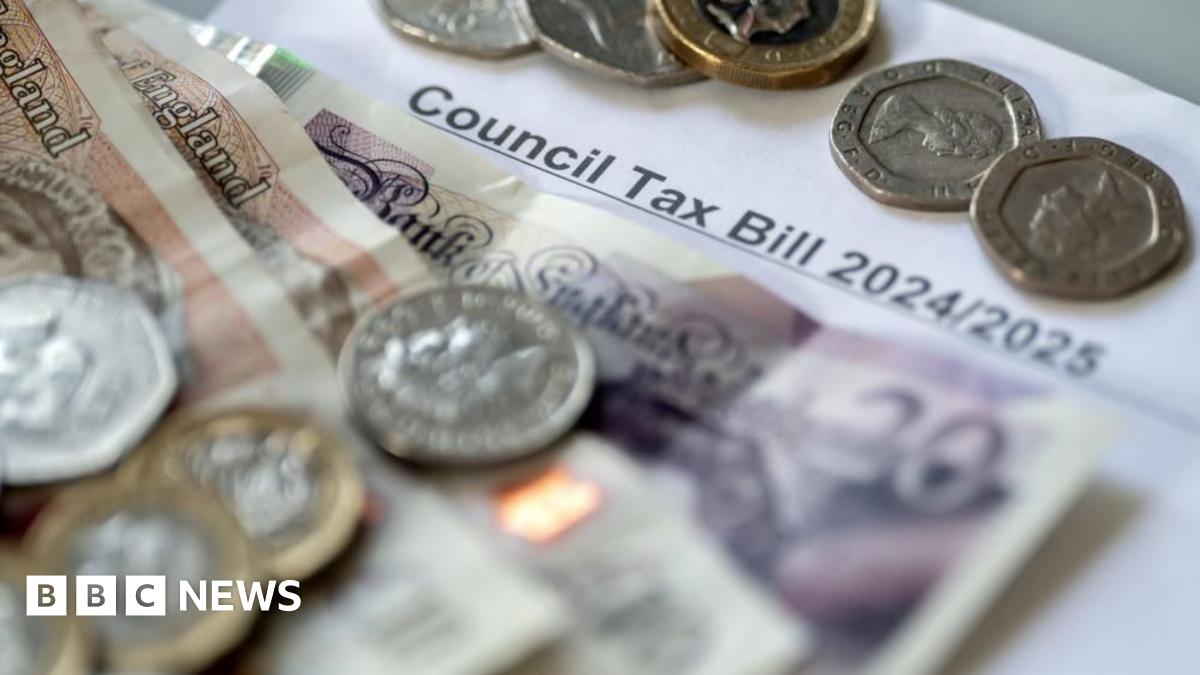 Northamptonshire councils facing huge budget pressure - BBC News