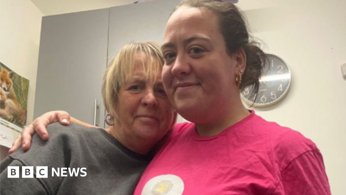 'Royal Stoke doctors found a brain tumour when I broke my wrist' - BBC News