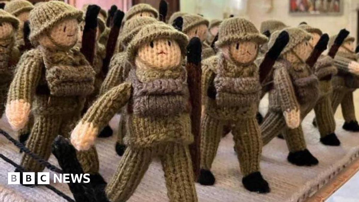 Army of knitted soldiers raise awareness for D-Day - BBC News